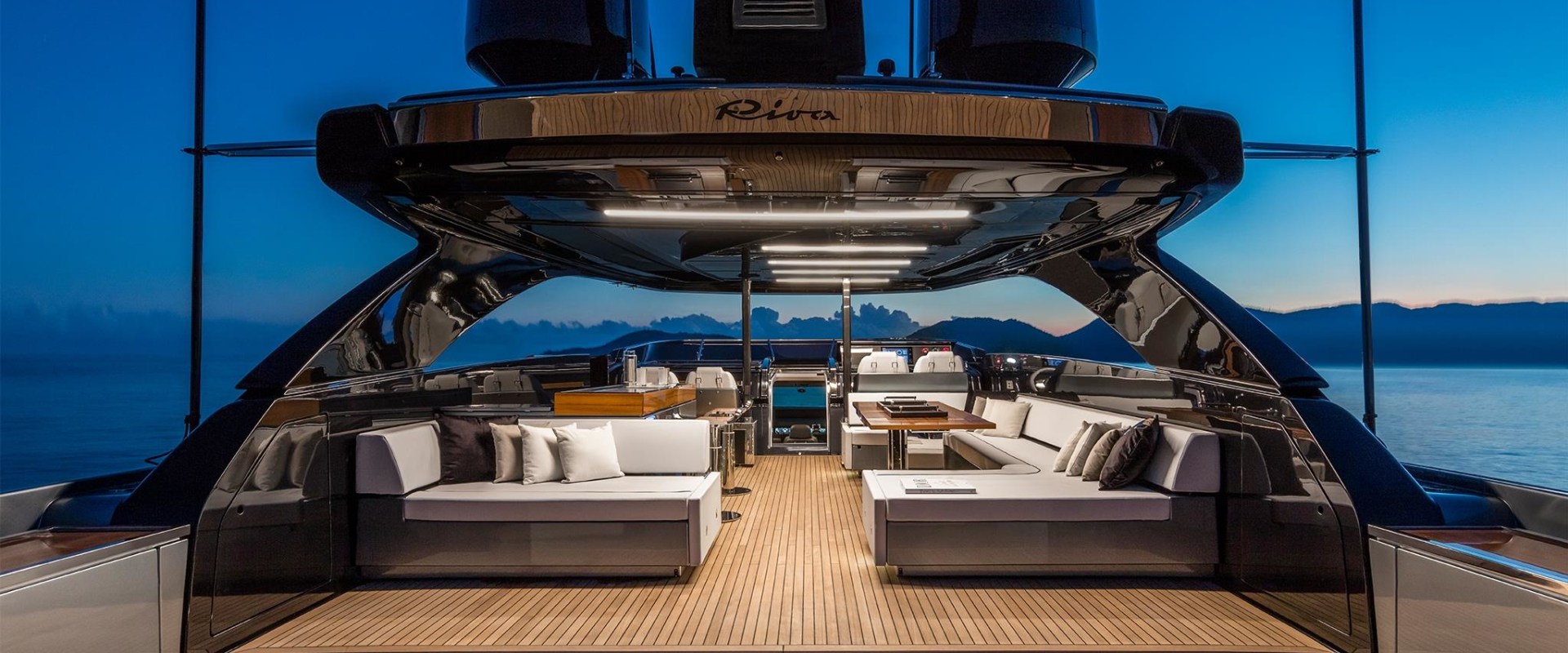 Exploring the Benefits of Online Yacht Brokers